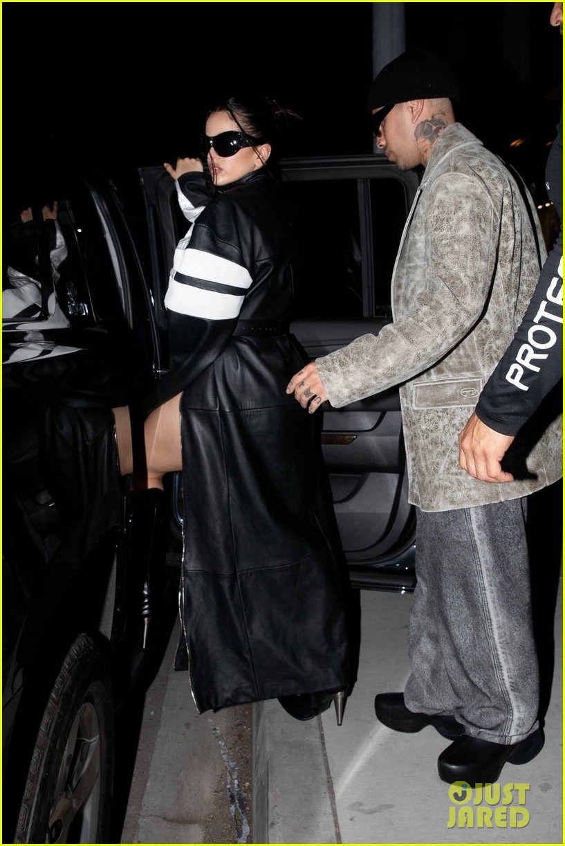 Rosalia & Boyfriend Rauw Alejandro Hold Hands on Date Night in L.A ...