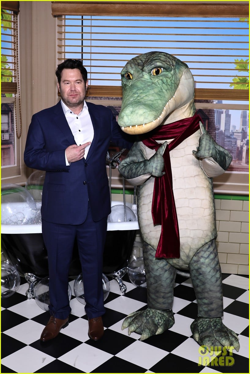 Shawn Mendes & Constance Wu Pose With A Crocodile at 'Lyle, Lyle ...