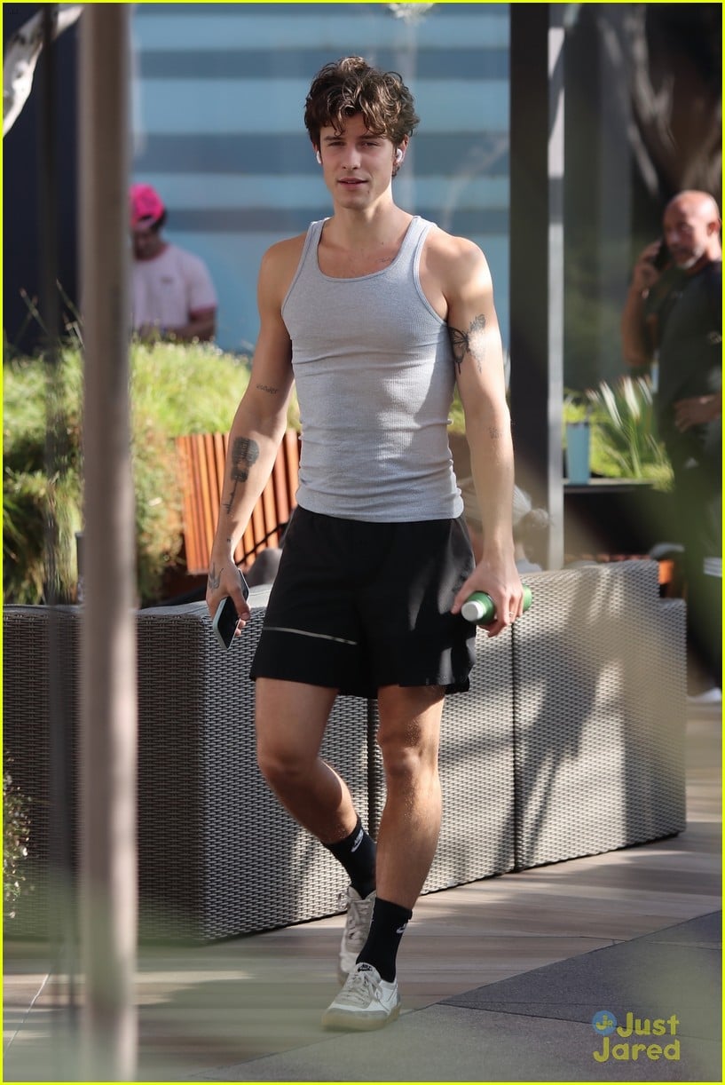 Shawn Mendes Let Out a Big Yawn While Out for a Morning Coffee: Photo ...