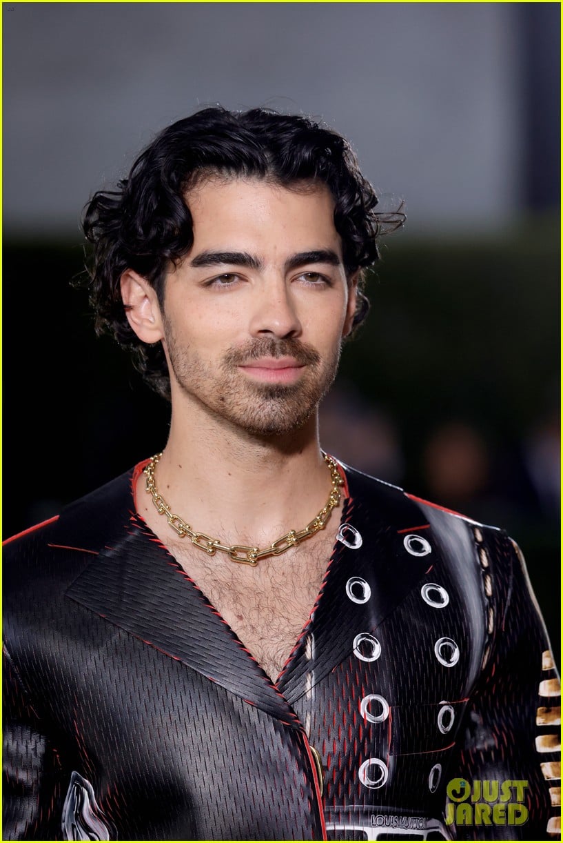 Joe Jonas & Sophie Turner Jet to Los Angeles For Academy Museum Gala ...