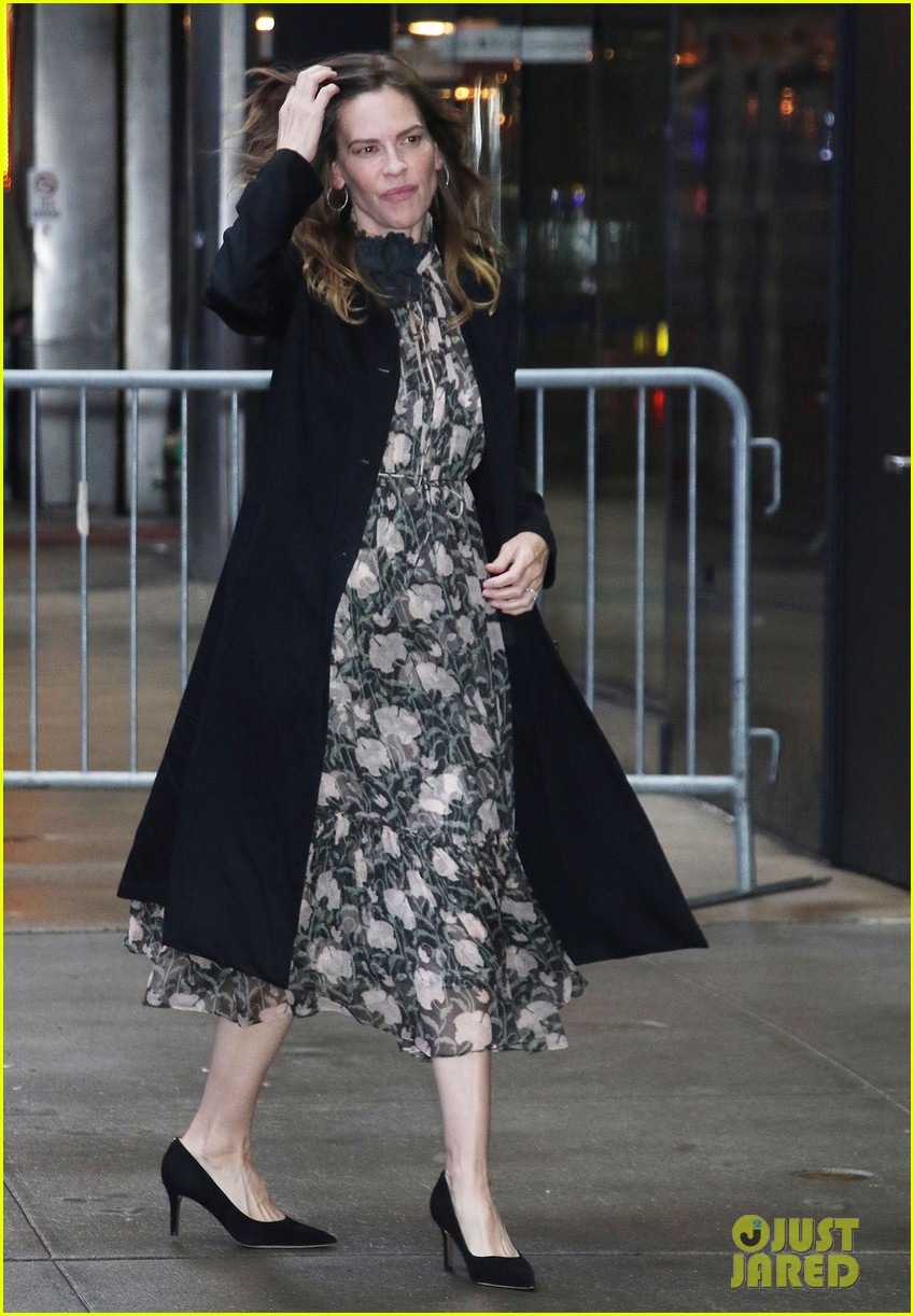 Pregnant Hilary Swank Shows Off Her Baby Bump In New Instagram After Announcing She's Expecting ...