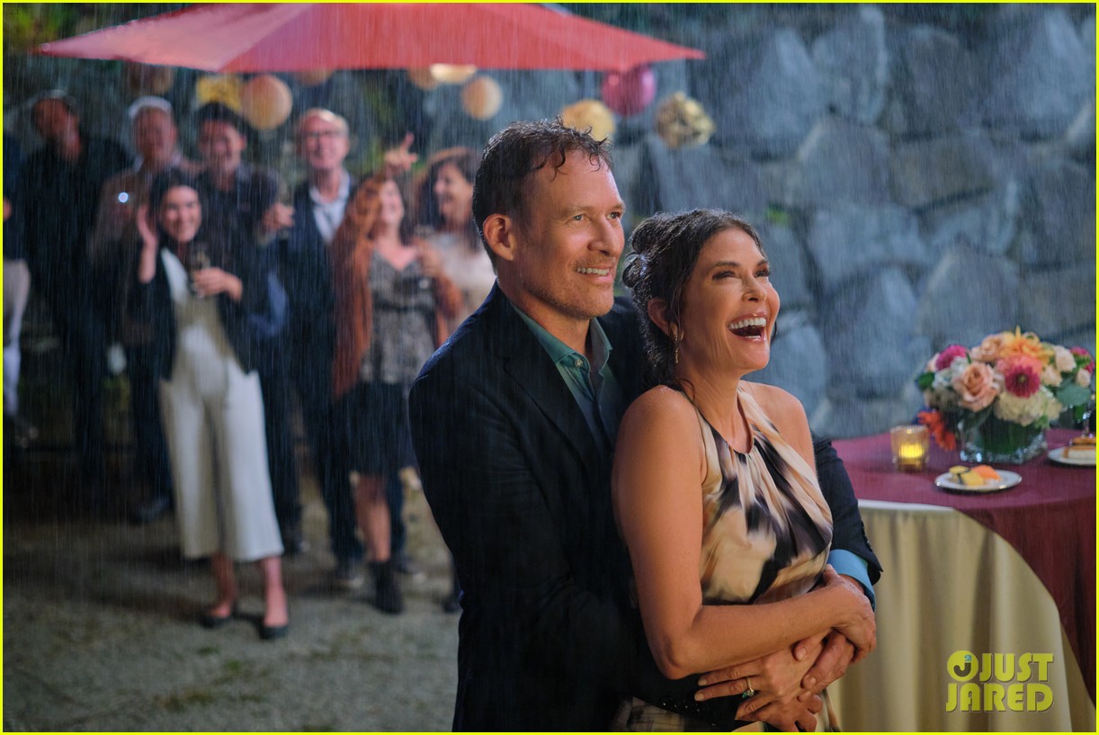 Teri Hatcher Talks Her New Hallmark Movie 'Mid-Love Crisis' With James ...