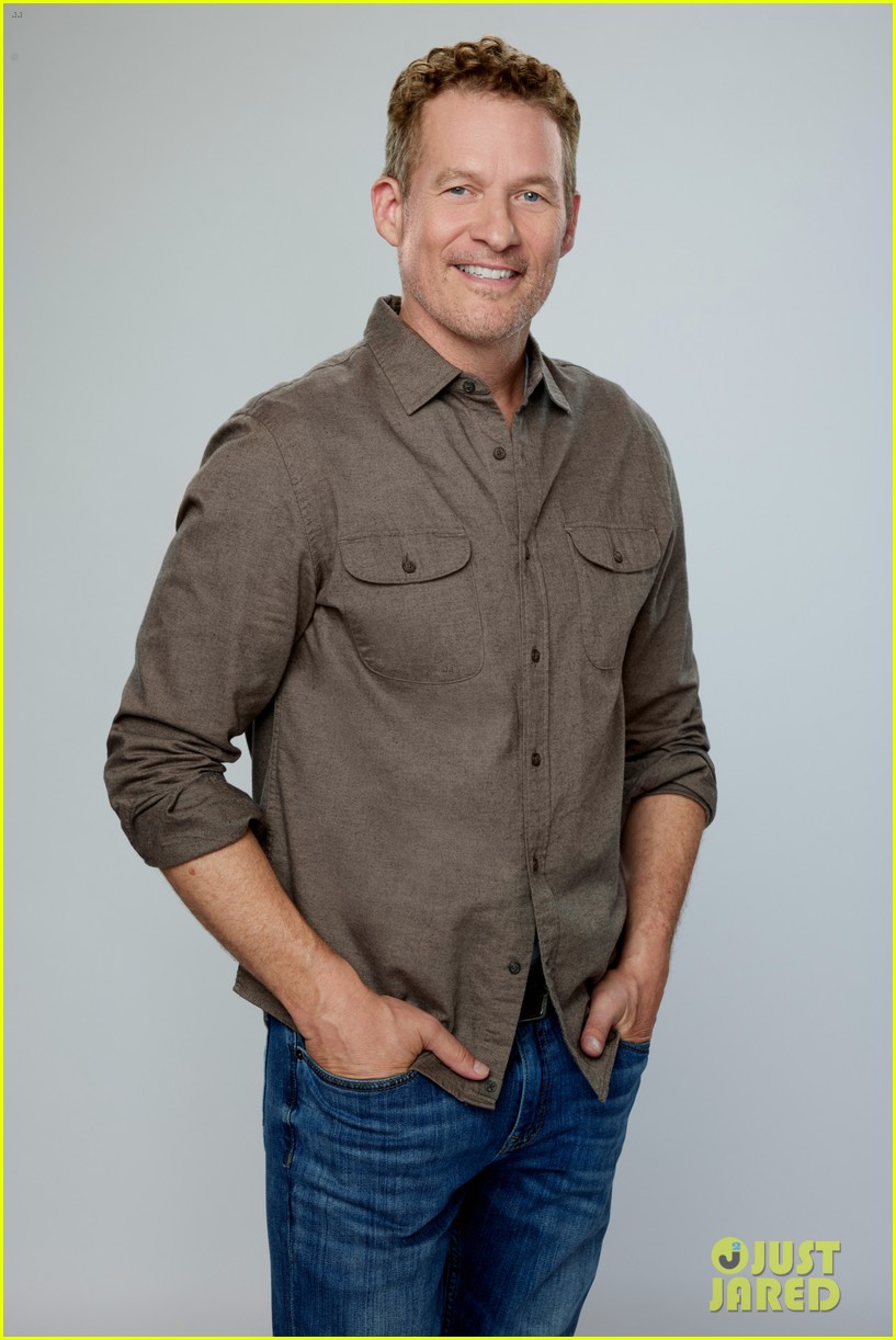 Teri Hatcher Talks Her New Hallmark Movie 'Mid-Love Crisis' With James ...