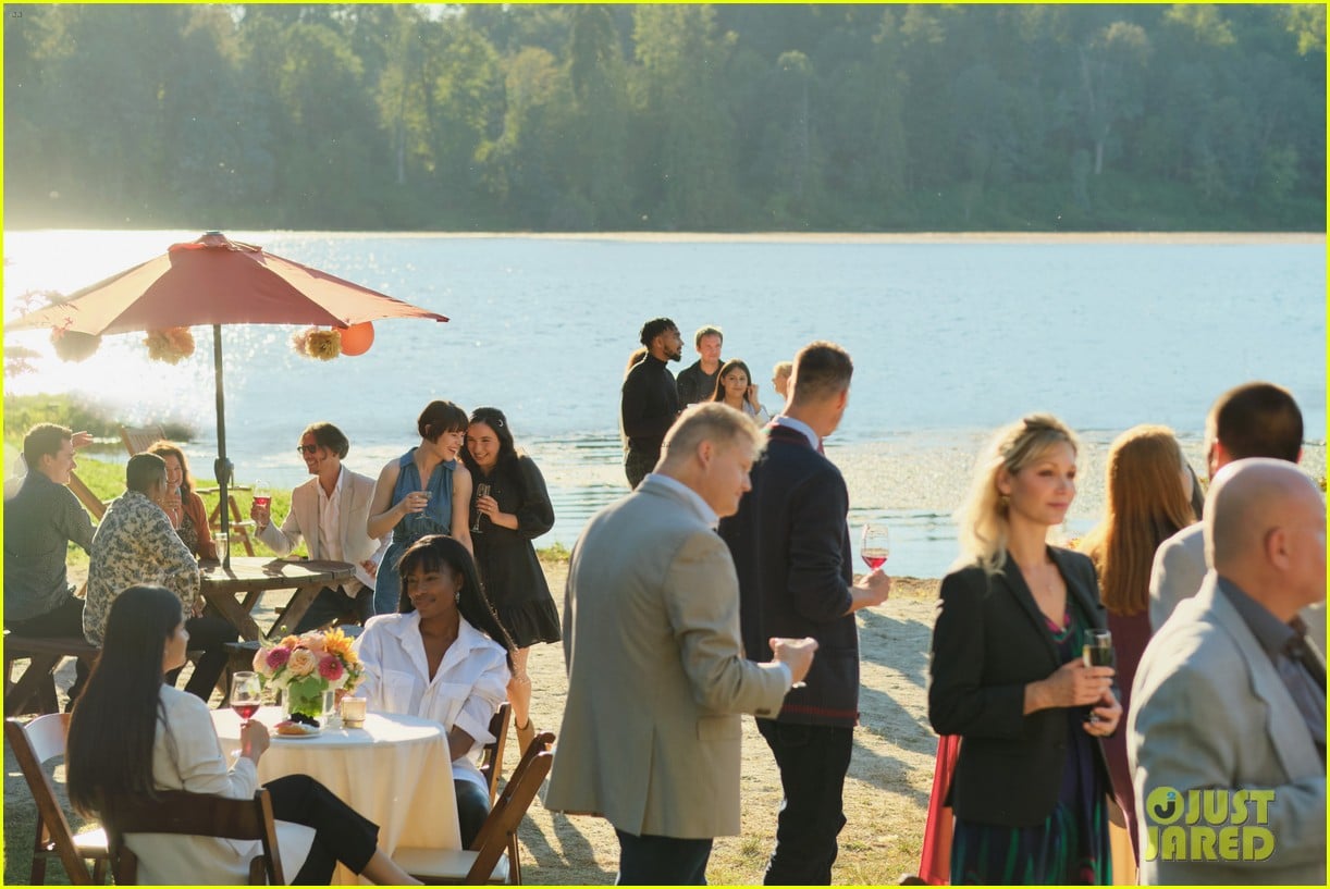 Teri Hatcher Talks Her New Hallmark Movie 'Mid-Love Crisis' With James ...