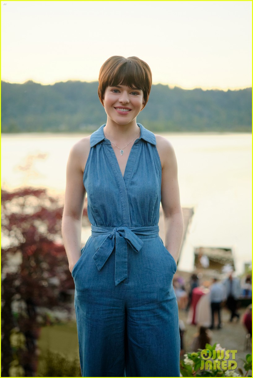 Teri Hatcher Talks Her New Hallmark Movie 'Mid-Love Crisis' With James ...