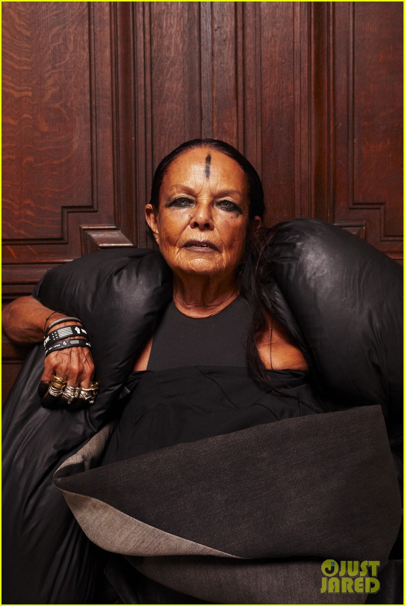 Erykah Badu Wears Block-Heeled Shoes For Thom Browne's Paris Fashion ...