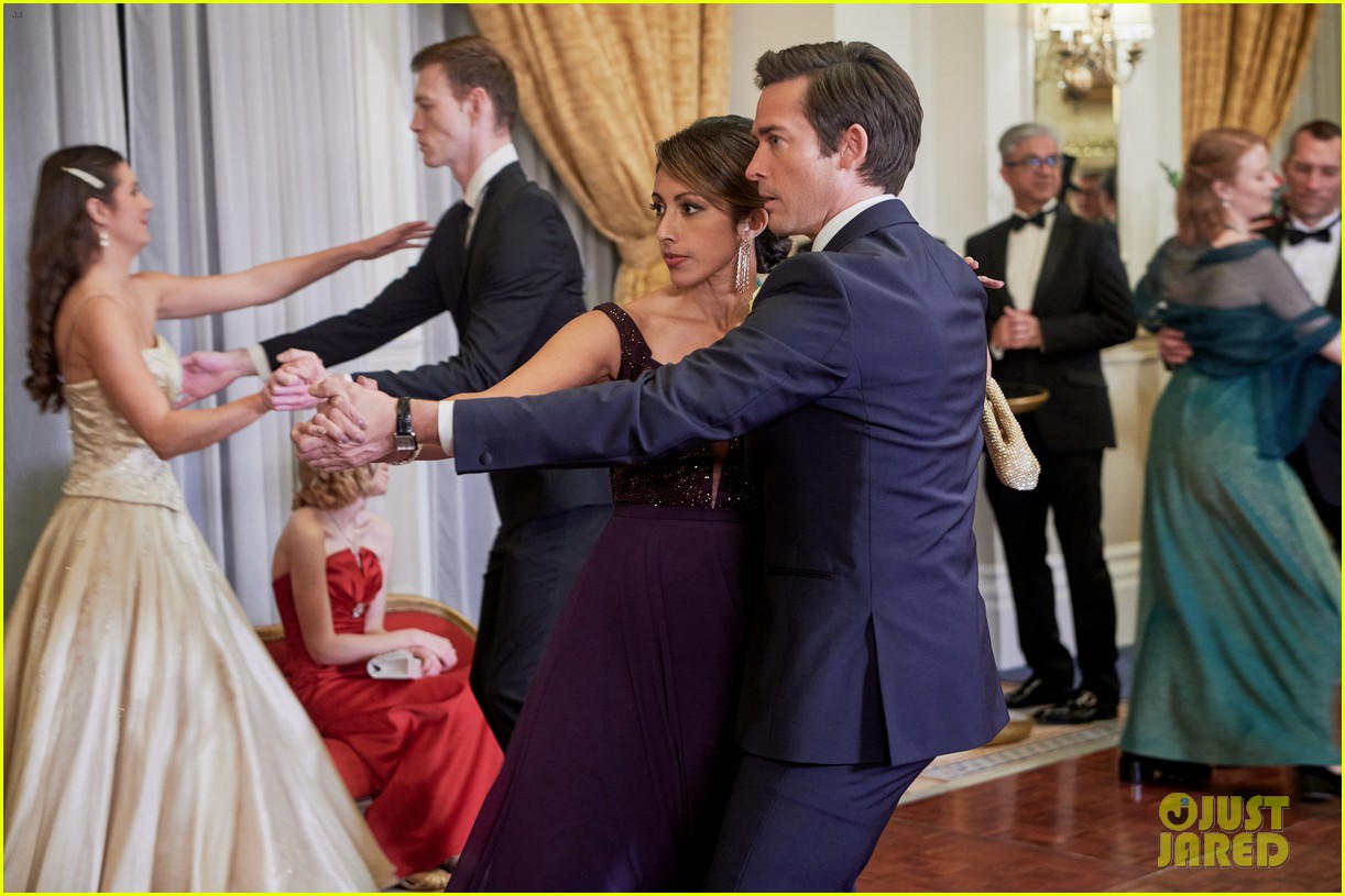 Will Kemp Jokes About Having An American Accent in Hallmark's 'Jolly ...