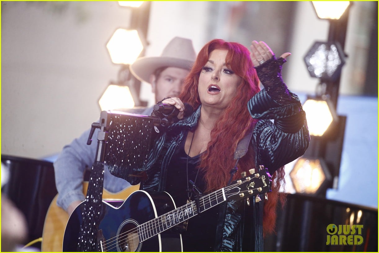 Wynonna Judd Is 'Healing' From Mom Naomi's Death Through The Judds ...