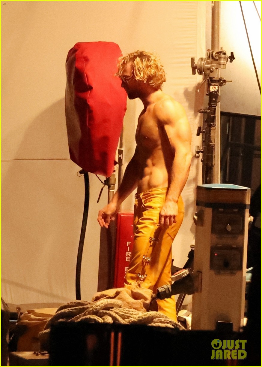 Photo: aaron taylor johnson shirtless on set the fall guy 016 | Photo 4855683 | Just Jared ...