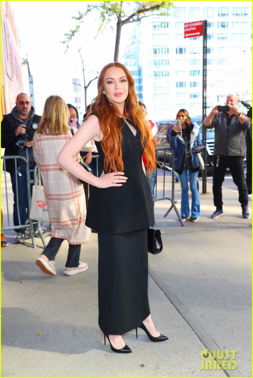 Lindsay Lohan Poses With Sister Ali Lohan Ahead of 'Drew Barrymore Show' Taping: Photo 4853702 ...