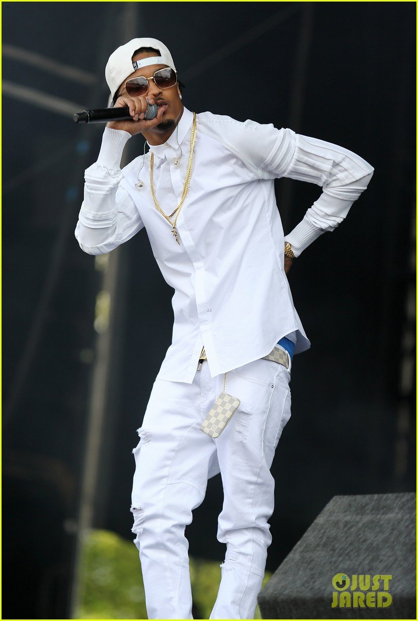 August Alsina Seemingly Comes Out, Introduces Possible Boyfriend on ...