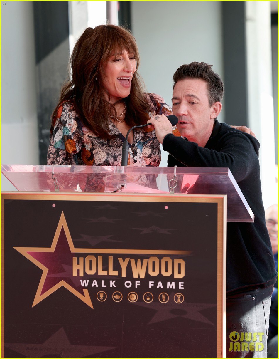 Christina Applegate Explains Why She Was Barefoot at Her Hollywood Walk ...