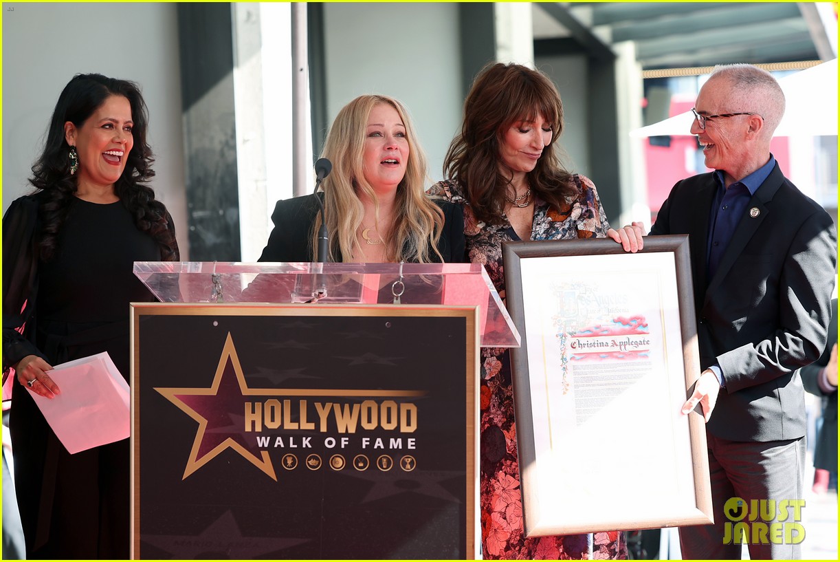Christina Applegate Explains Why She Was Barefoot at Her Hollywood Walk ...