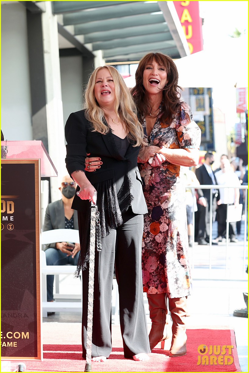 Christina Applegate Explains Why She Was Barefoot at Her Hollywood Walk ...