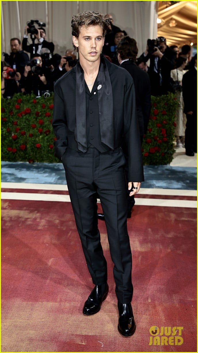 Here's The Elvis Presley Performance That Makes Austin Butler Cry ...