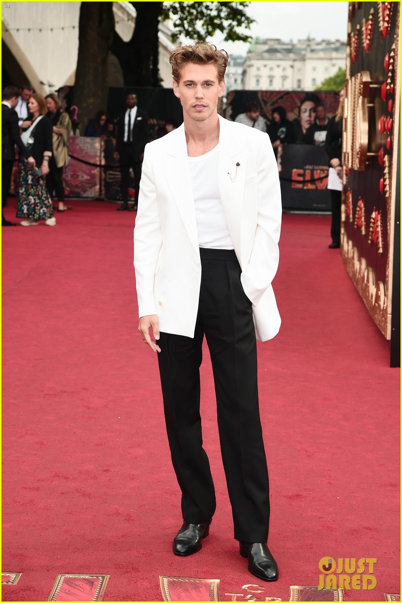 Here's The Elvis Presley Performance That Makes Austin Butler Cry ...