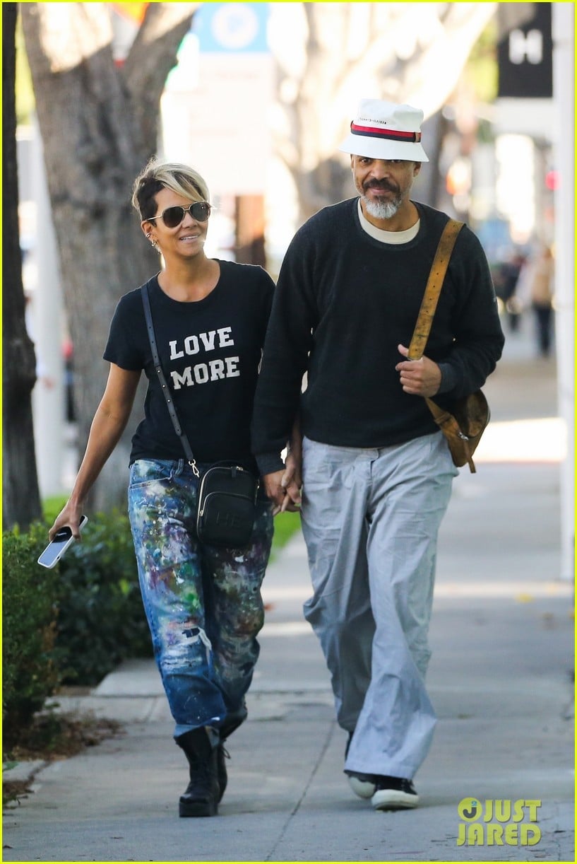 Halle Berry & Boyfriend Van Hunt Hold Hands While Out Furniture ...