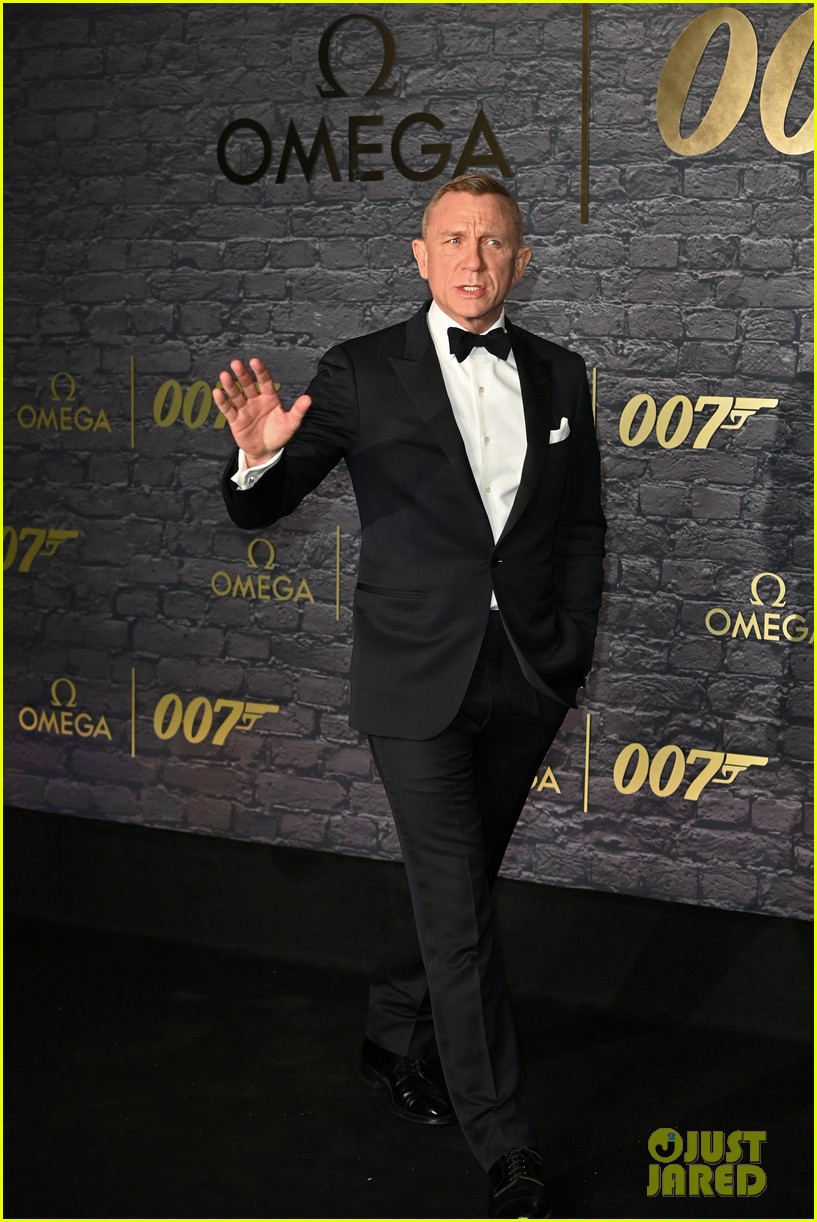 Daniel Craig Looks Sharp While Arriving at 60 Years of James Bond Event ...