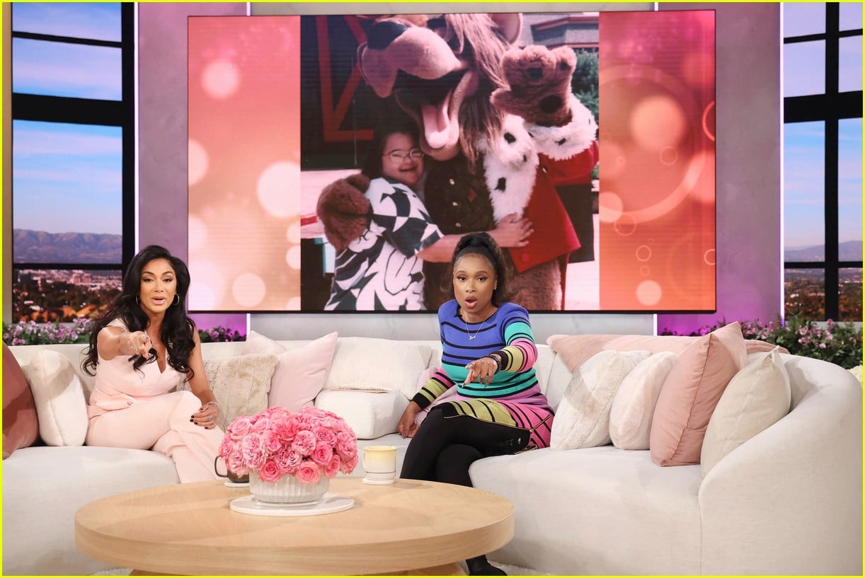 Nicole Scherzinger Shows Off Her Britney Spears Impression, Sings ...