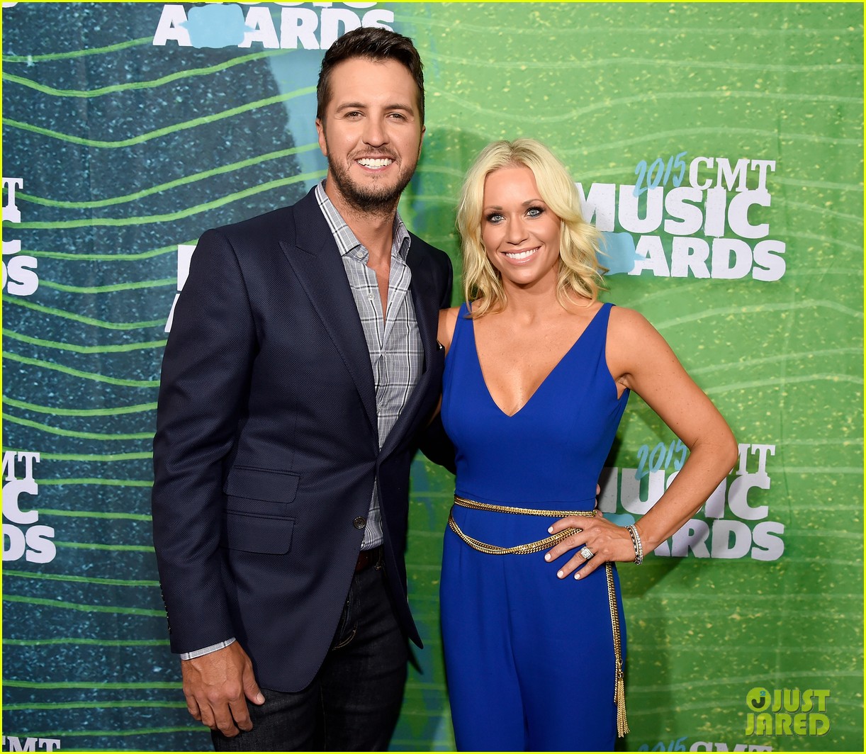 Luke Bryan's Wife Caroline Undergoes 'Unexpected' Surgery: Photo ...