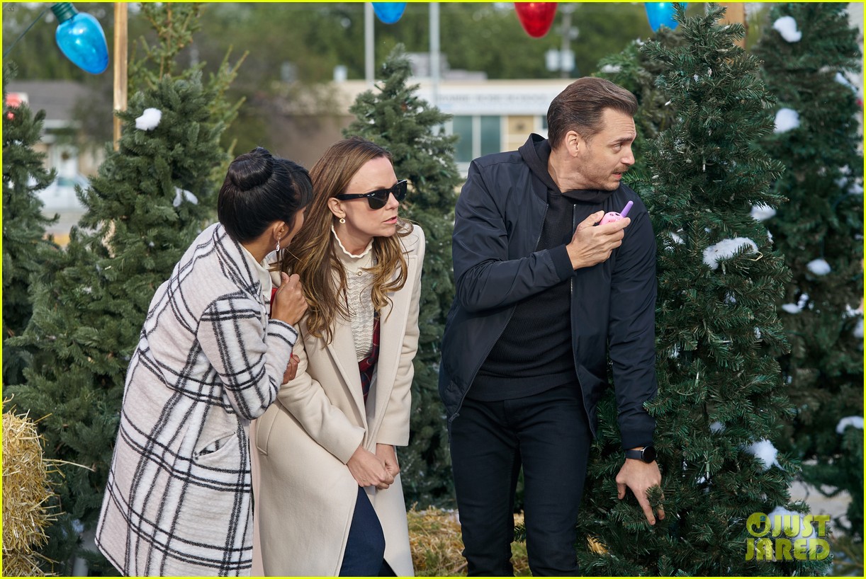 Rachel Boston & Victor Webster Bake Up The Perfect Cookies For Hallmark ...