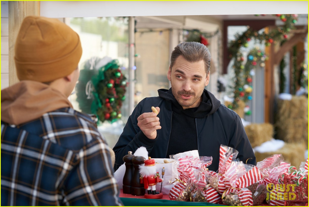 Rachel Boston & Victor Webster Bake Up The Perfect Cookies For Hallmark ...