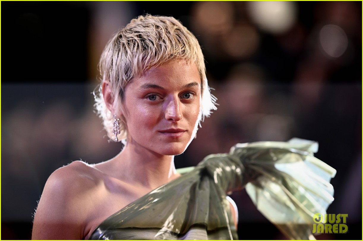 Emma Corrin Wants Awards Shows to Be More 'Inclusive' with Gender ...