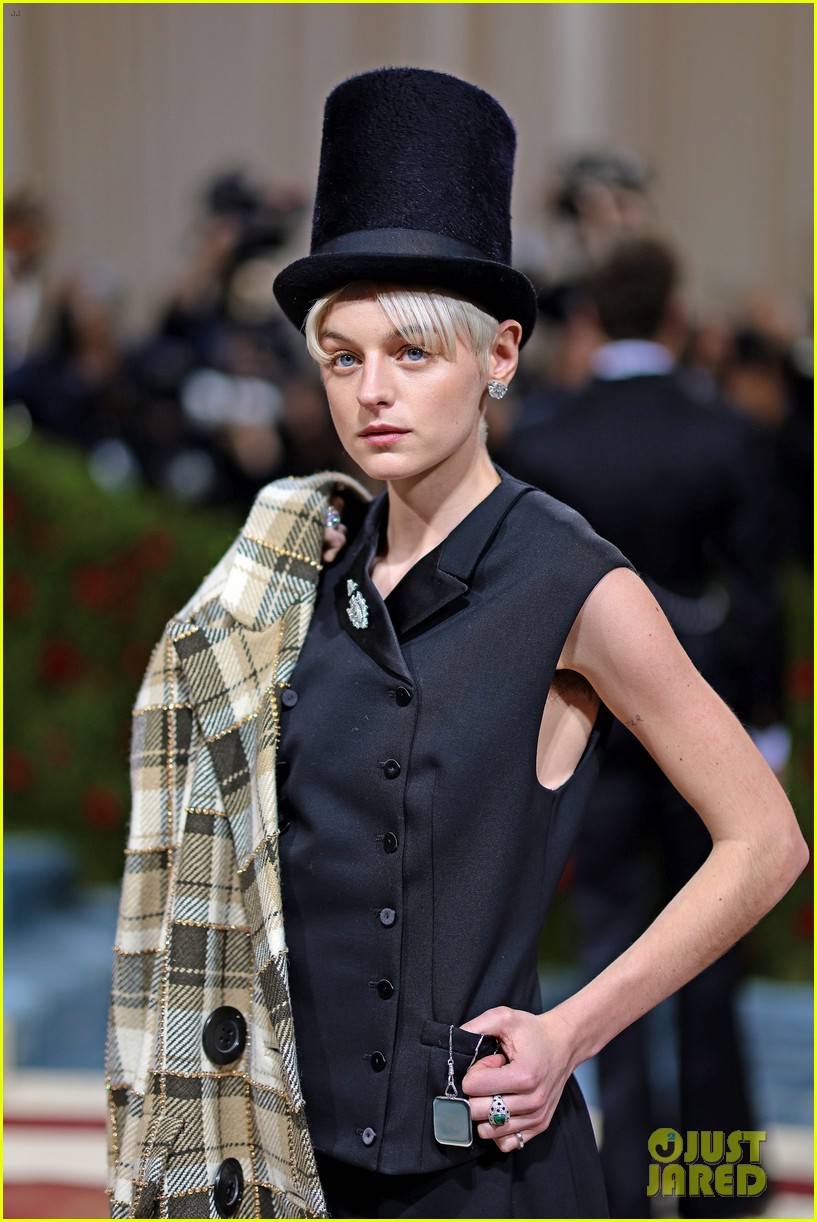 Emma Corrin Wants Awards Shows to Be More 'Inclusive' with Gender ...