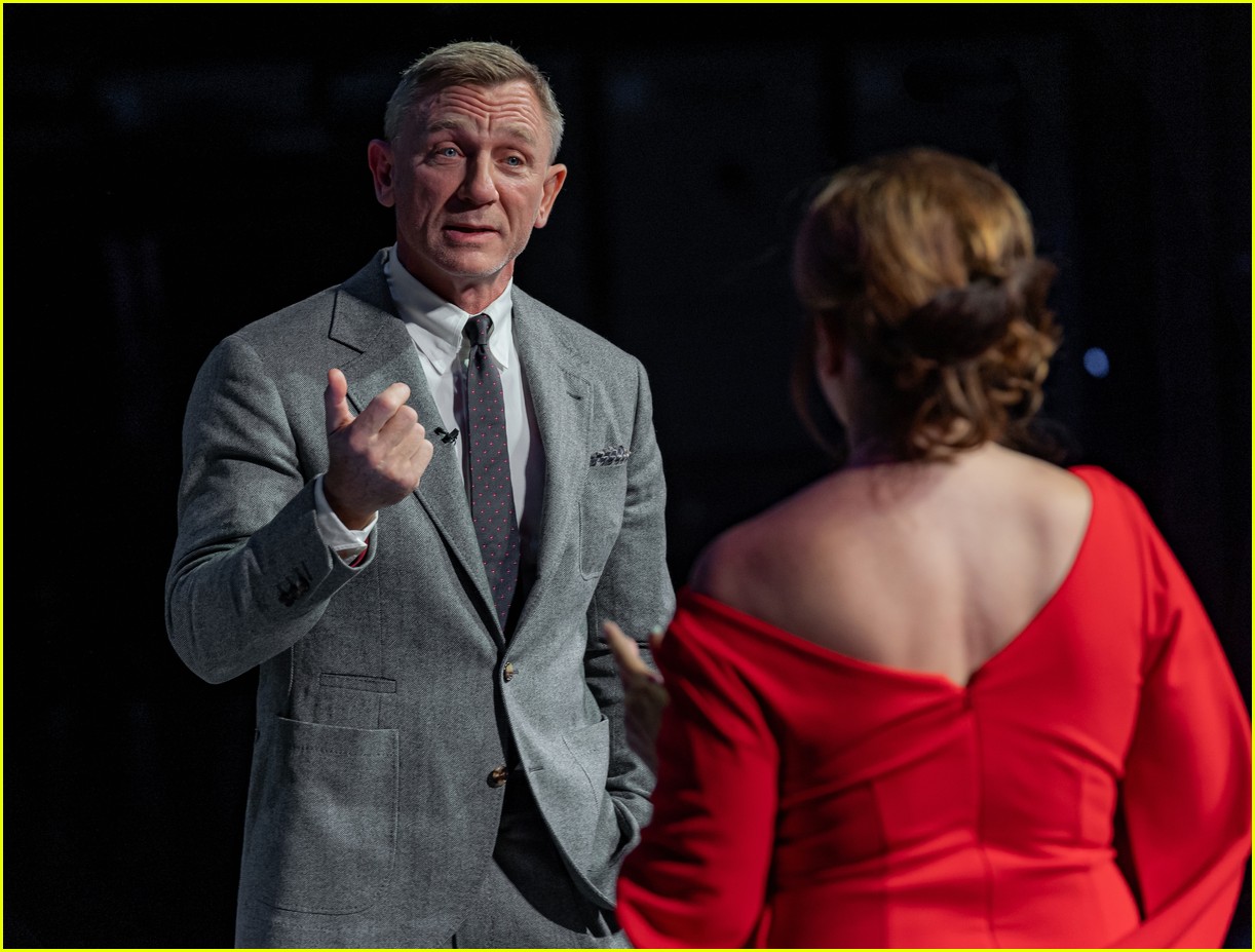 Daniel Craig Talks Dealing with Fame While Accepting Award at Montclair ...