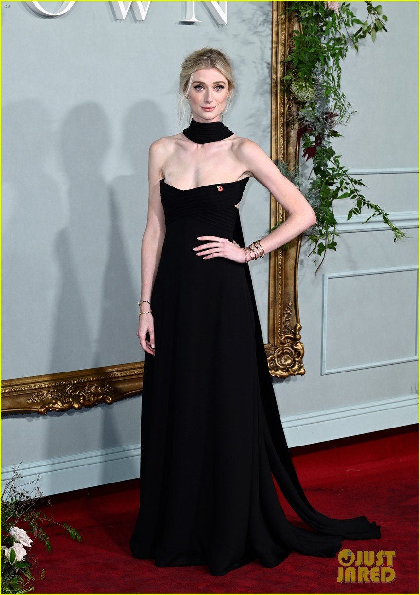 The Crown's New Princess Diana Actress, Elizabeth Debicki, Poses with ...