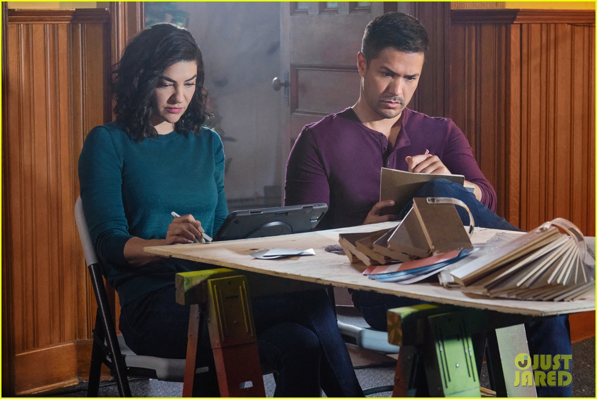 Jessica Szohr Teams With Hilary Farr For 'Designing Christmas' On ...