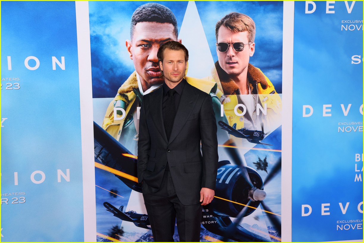 Photo: devotion movie premiere 28 | Photo 4857249 | Just Jared