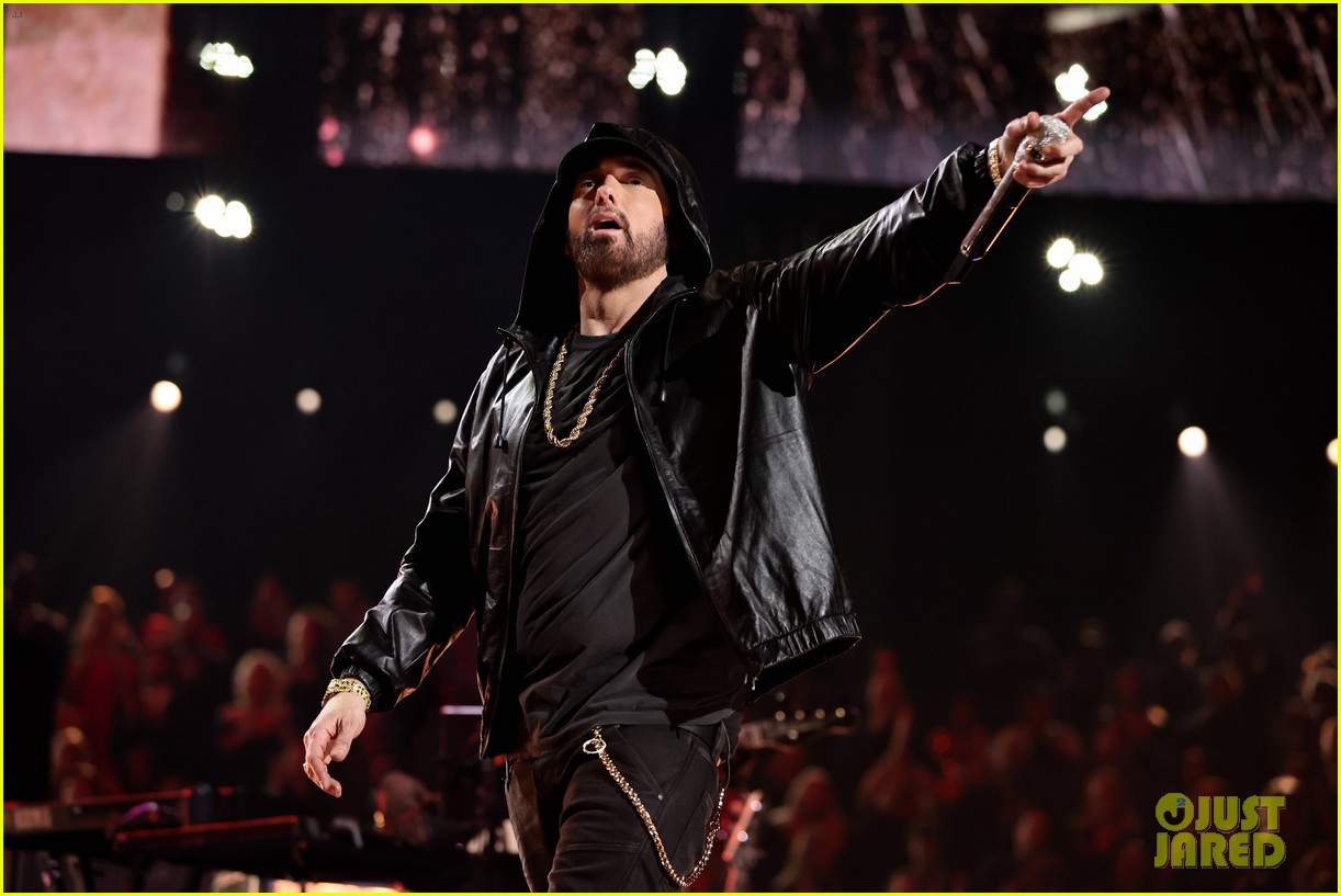 Eminem Thanks More Than 100 Artists in Rock & Roll Hall of Fame ...