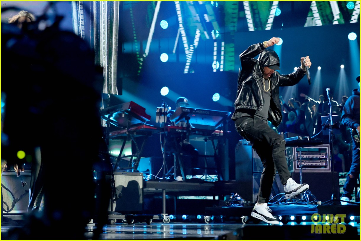 Eminem Thanks More Than 100 Artists in Rock & Roll Hall of Fame ...