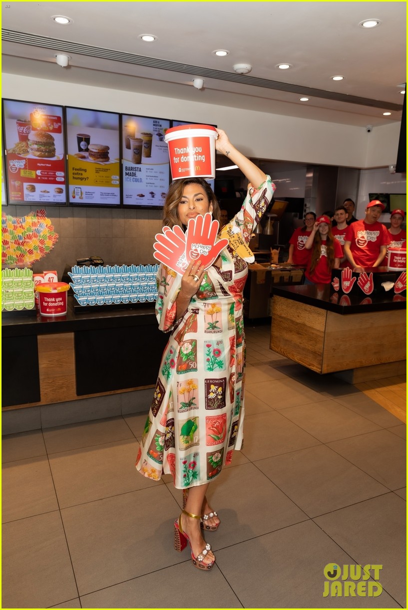 Eva Mendes Reveals She & Ryan Gosling Are On The Same Wavelength As ...