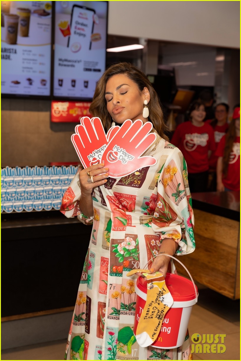 Eva Mendes Reveals She & Ryan Gosling Are On The Same Wavelength As ...