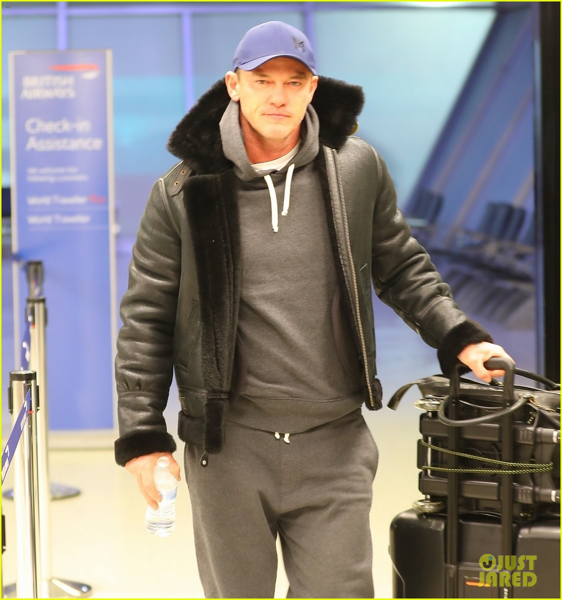 Luke Evans Gets Ready to Fly Home: Photo 4859978 | Luke Evans Photos ...