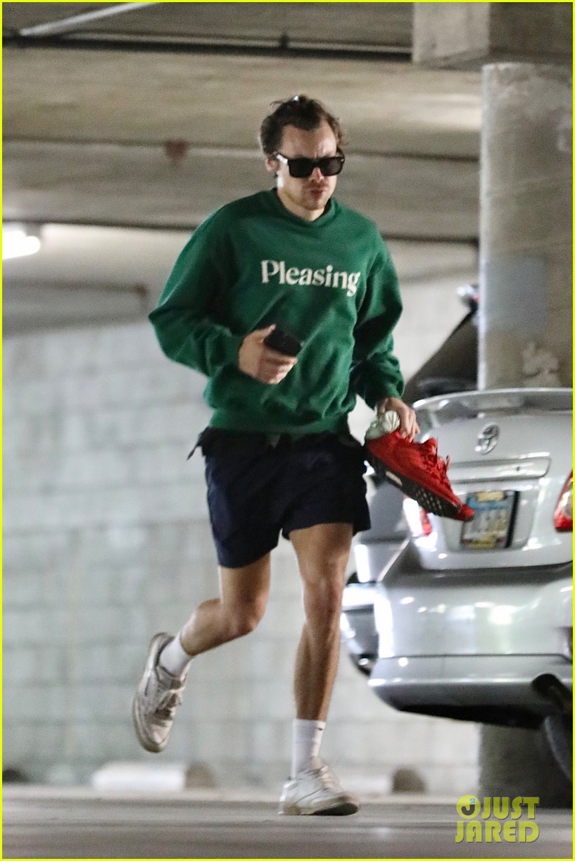 Harry Styles Rocks His Pleasing Merchandise During Gym Trip With Olivia ...