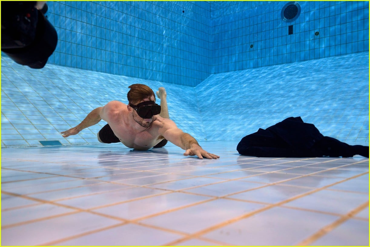 Every Photo of Chris Hemsworth Going Shirtless in His New National ...