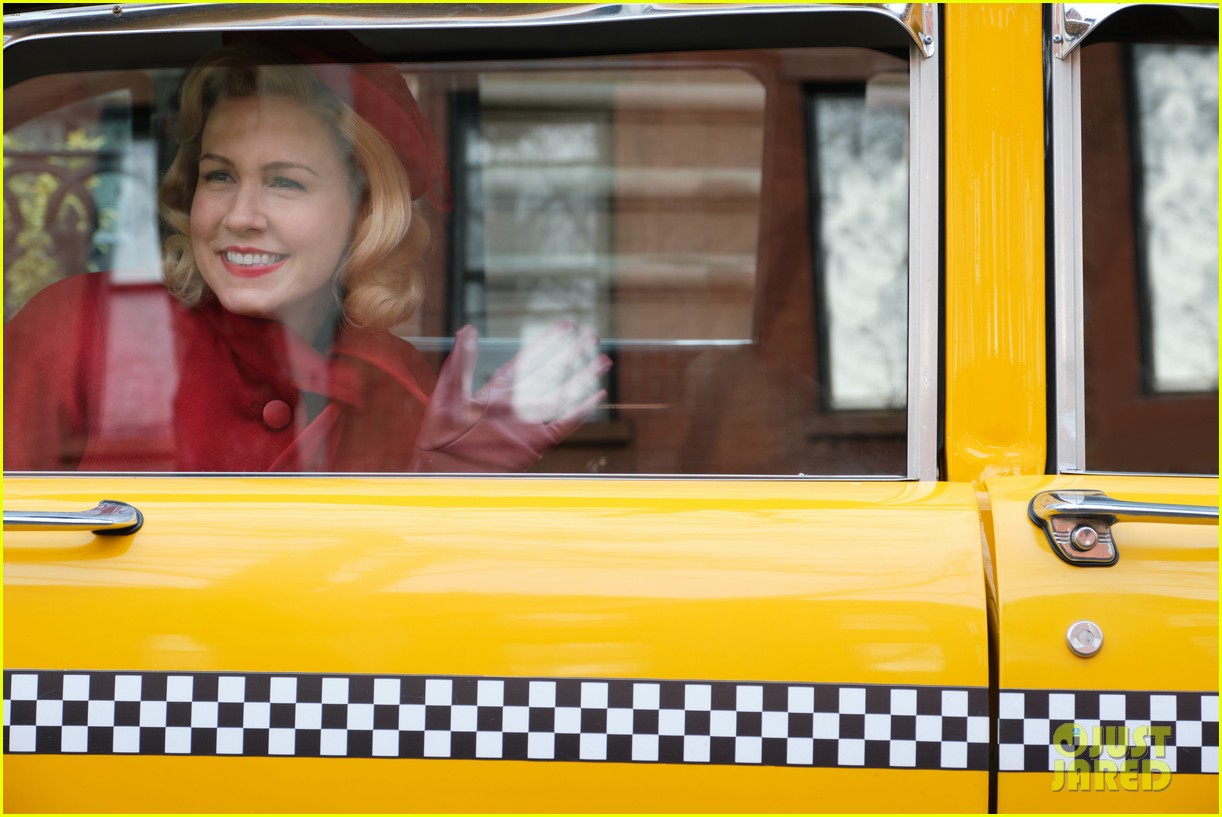 Ginna Claire Mason Chases Her Dreams To Become a Rockette in 'A Holiday ...