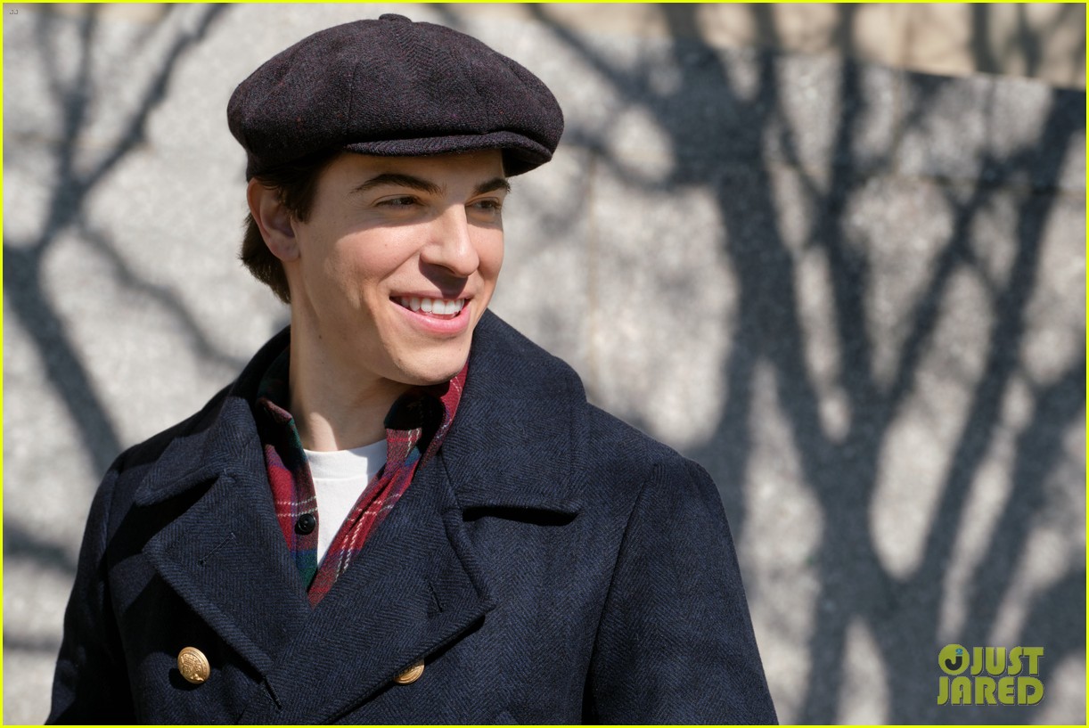 Ginna Claire Mason Chases Her Dreams To Become a Rockette in 'A Holiday ...