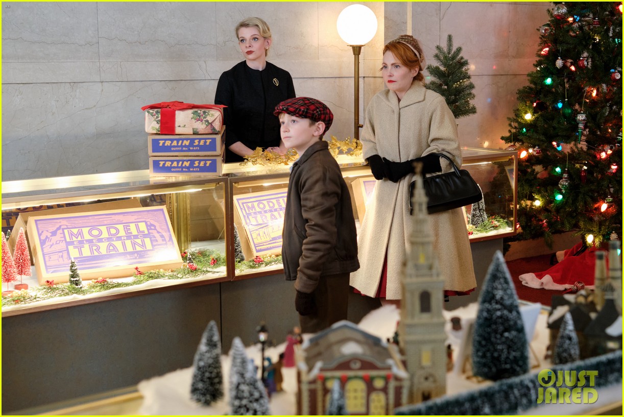 Ginna Claire Mason Chases Her Dreams To Become a Rockette in 'A Holiday ...