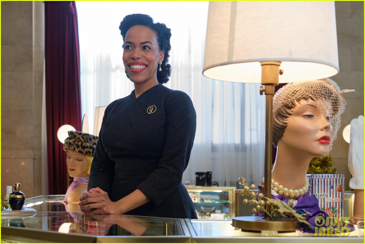 Ginna Claire Mason Chases Her Dreams To Become a Rockette in 'A Holiday ...