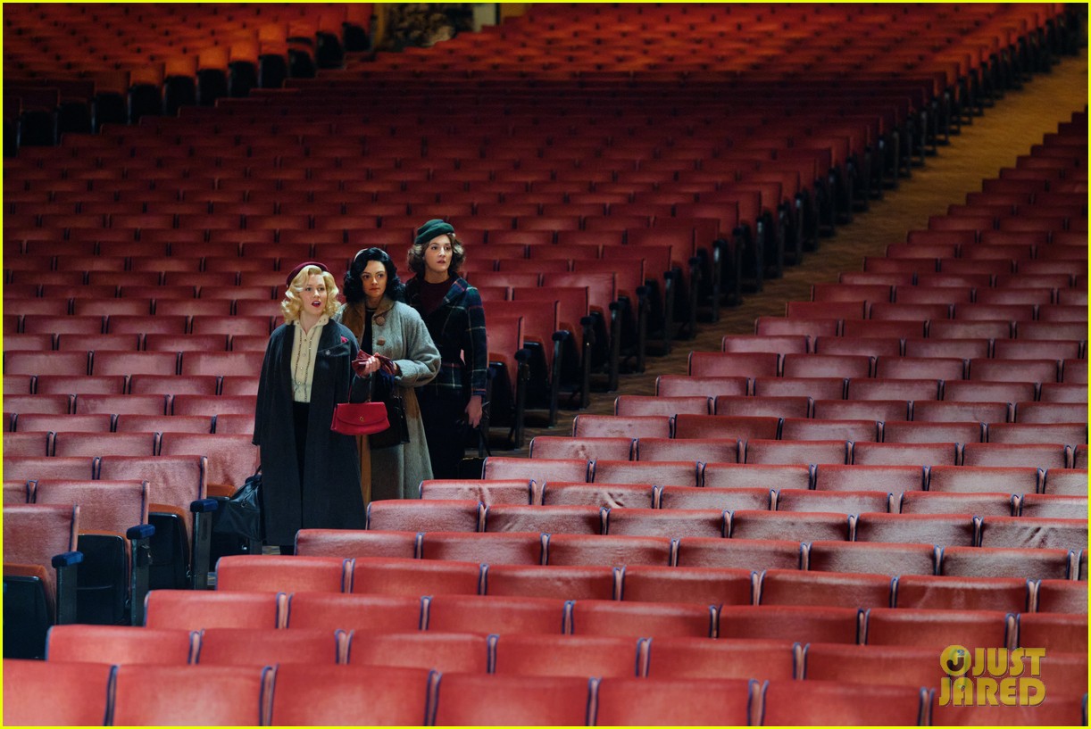 Ginna Claire Mason Chases Her Dreams To Become a Rockette in 'A Holiday ...