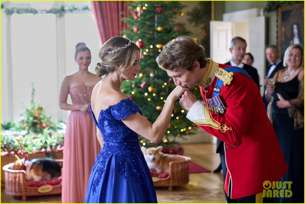 Hunter King Says She Cried Happy Tears While Working On Hallmark's 'A ...