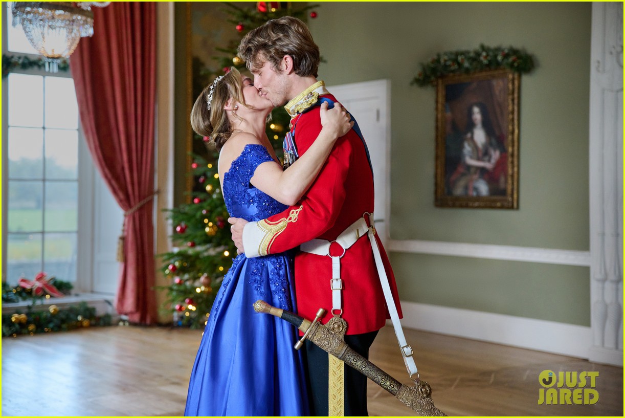 Hunter King Says She Cried Happy Tears While Working On Hallmark's 'A ...