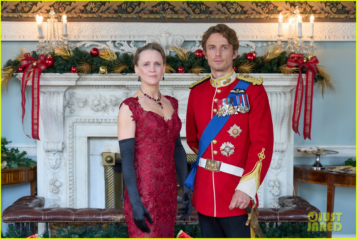 Hunter King Says She Cried Happy Tears While Working On Hallmark's 'A ...