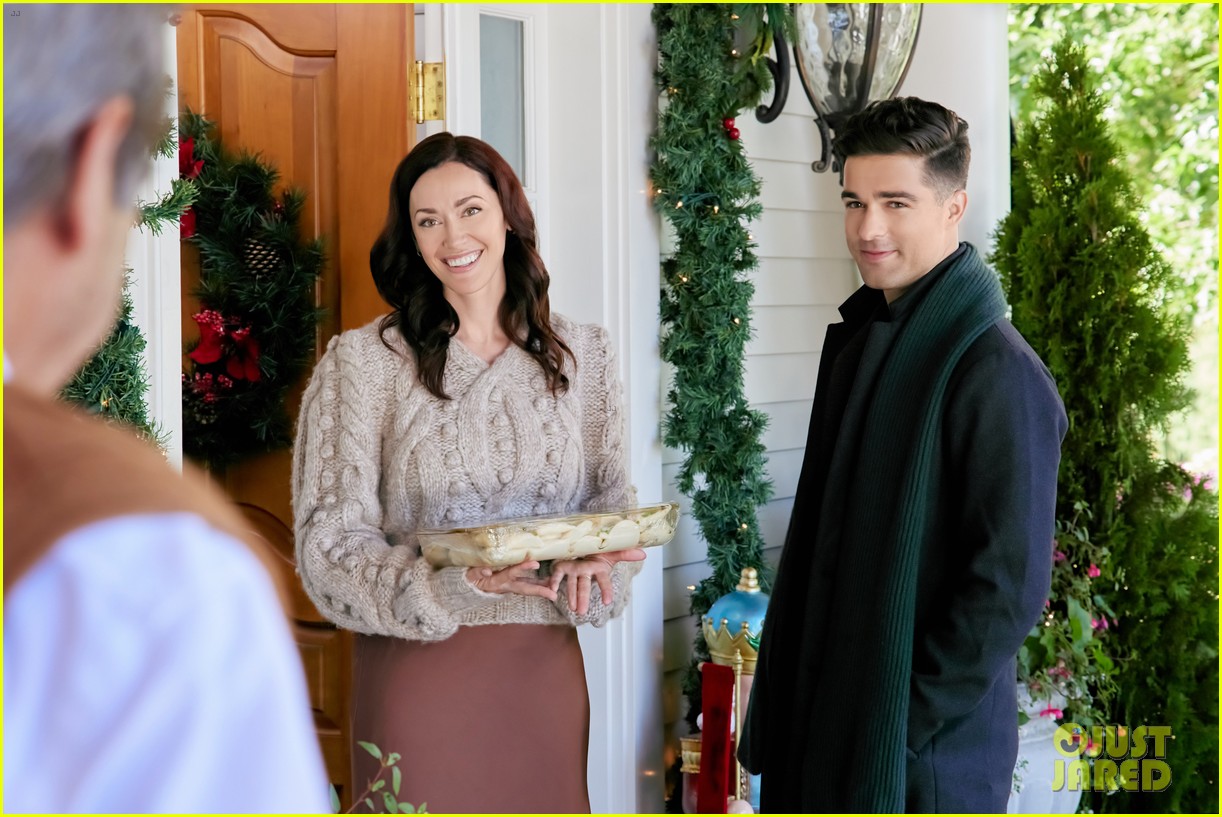 Beau Bridges & Sarah Power Go On A Treasure Hunt in Hallmark's 'Our ...