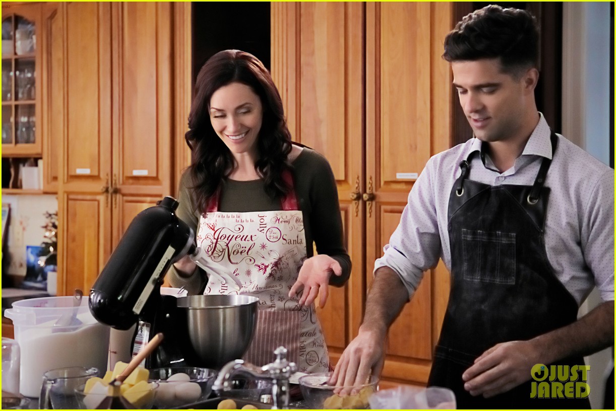 Beau Bridges & Sarah Power Go On A Treasure Hunt in Hallmark's 'Our ...