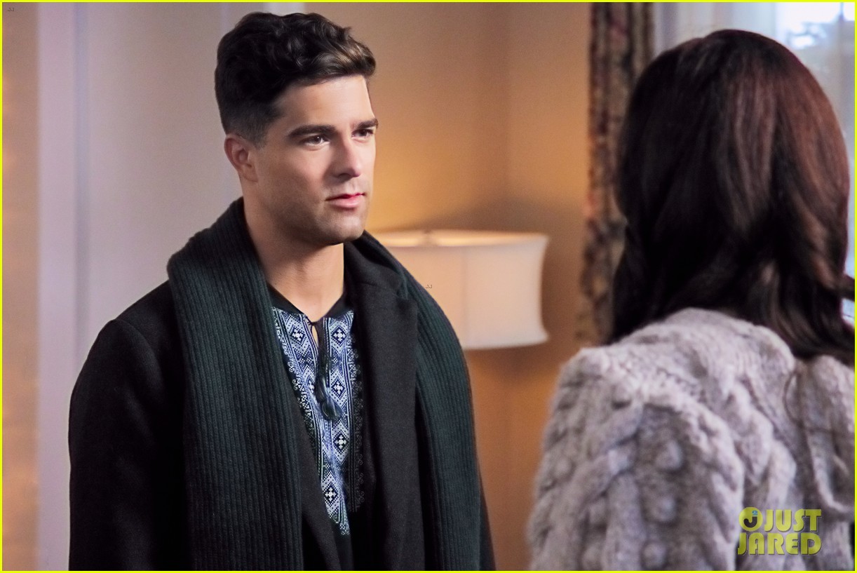 Beau Bridges & Sarah Power Go On A Treasure Hunt in Hallmark's 'Our ...